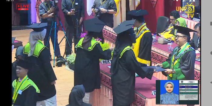 UNP Wisuda 3.673 Lulusan, Rektor Tekankan Pentingnya Karakter di Era ...